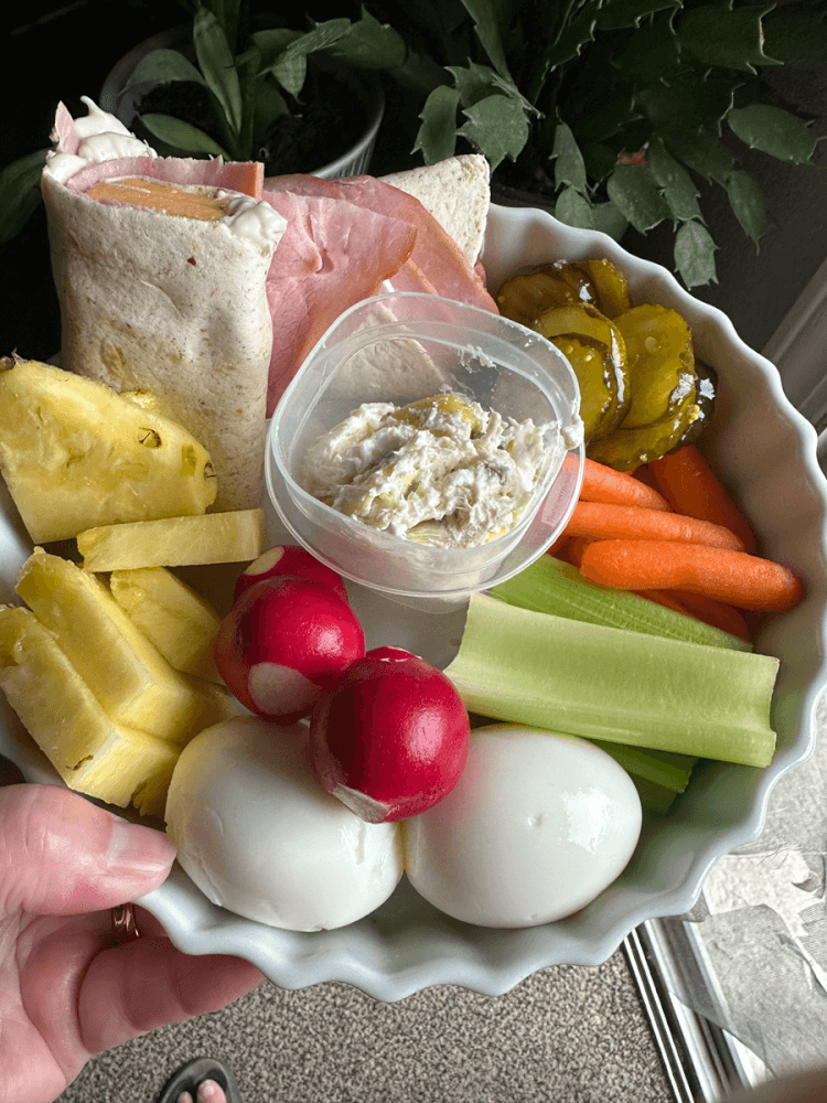 Low Carb or Keto Lunch Plate: Keeping it Quick and Easy - A Midlife Wife